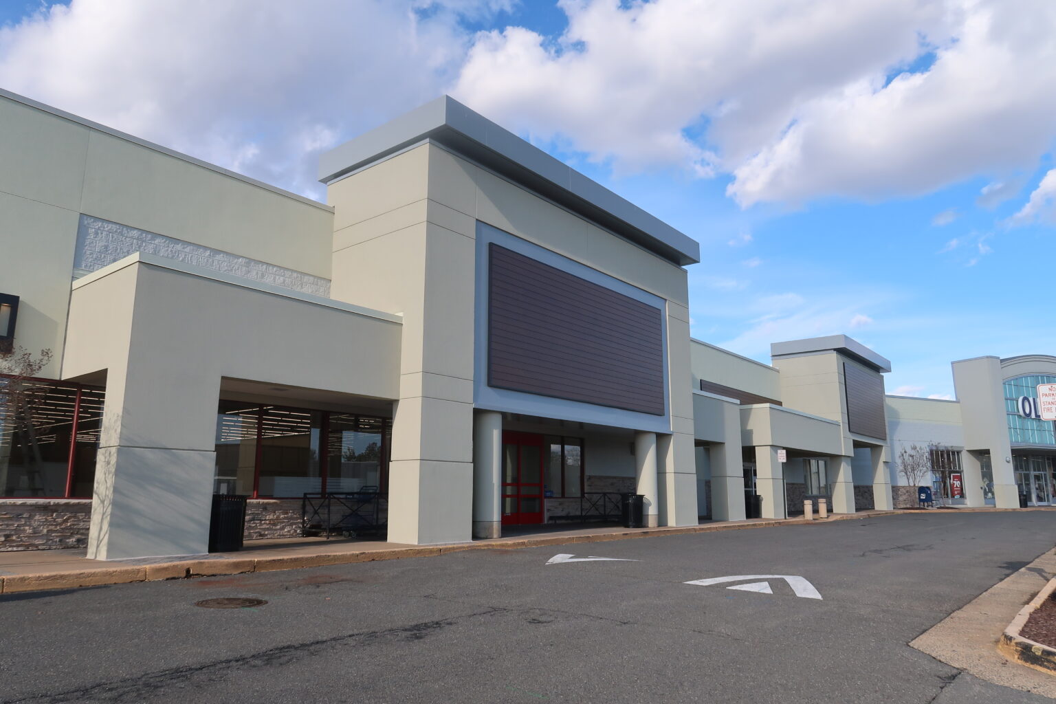 Amazon Fresh will open in Bailey's Crossroads after all - Annandale Today